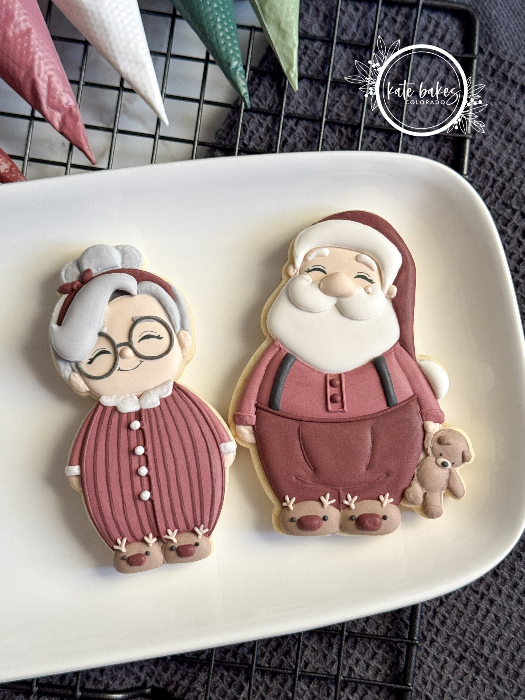 Santa & Mrs Claus in PJ's Cookie Cutter (SET OF 2) – Kate Bakes CO